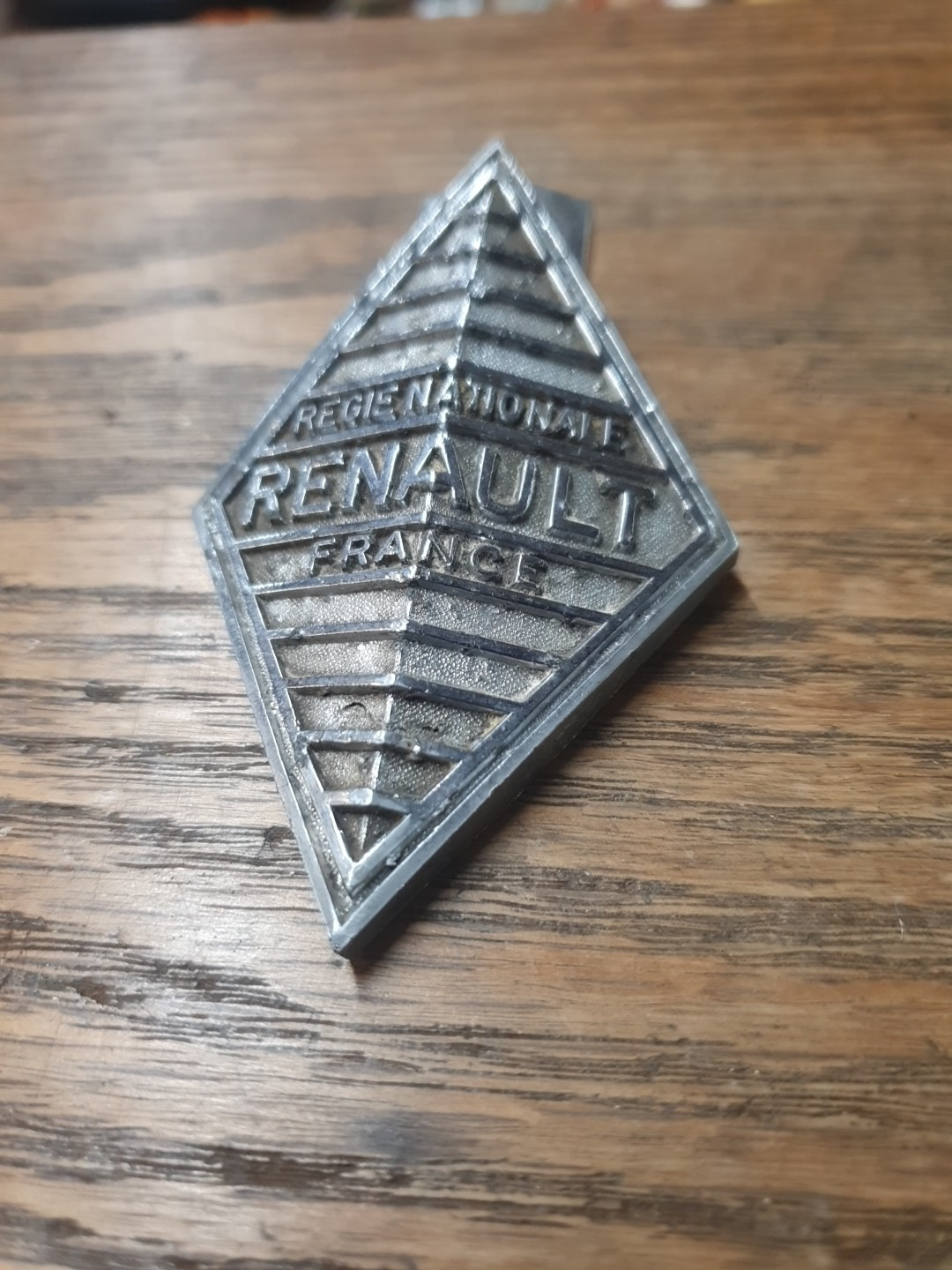 RENAULT AUTOMOBILE AUTOMOTIVE MOTOR CAR VINTAGE BADGE EMBLEM INSIGNIA ...
